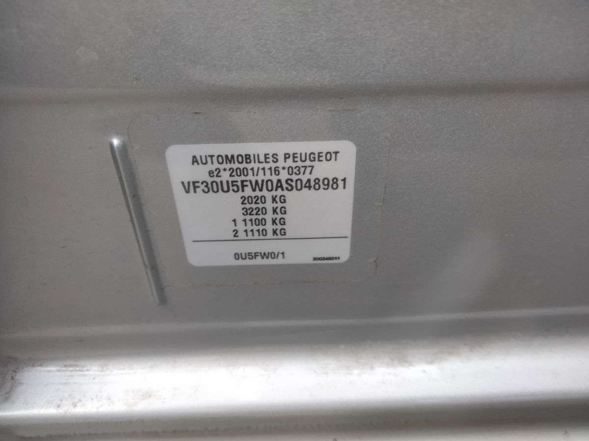 Schemat połączeń i lokalizacja przekaźnika dla Peugeot 3008 2009 r 1.6 ...