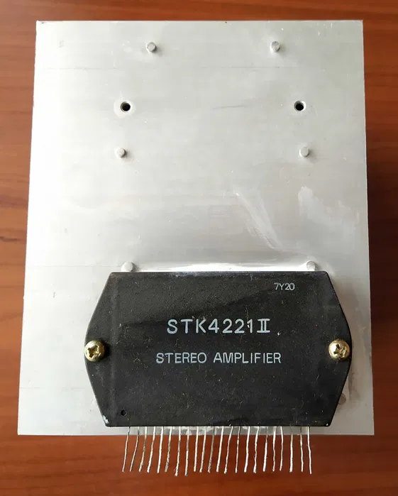 [Sprzedam] Hybrydowy wzmacniacz Sanyo STK4221 II + radiator