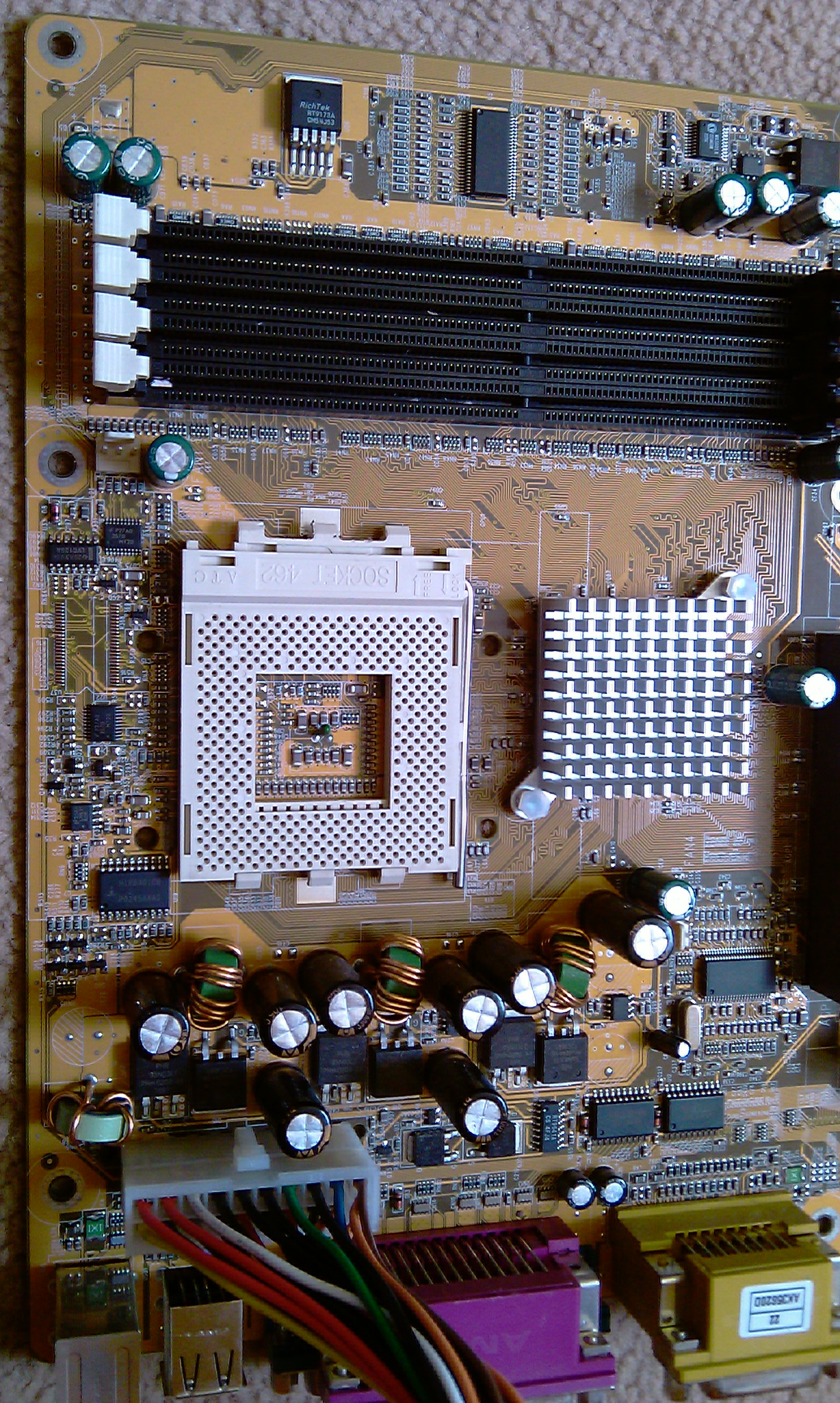 Jak naprawić płytę główną Shuttle AK35S20D po uszkodzeniu przez RAM?