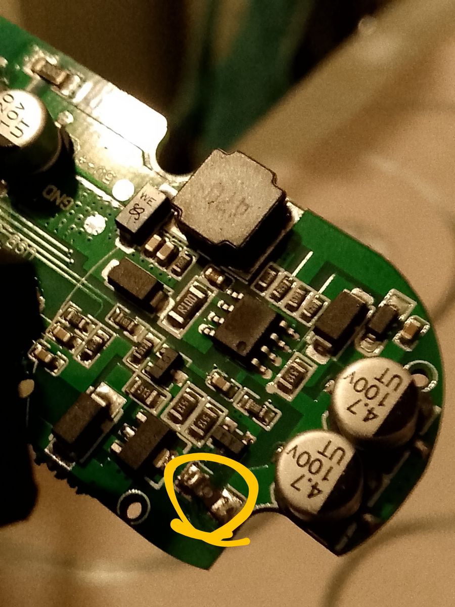 Spalony element w wyświetlaczu QS-S4 Motus 8.5Pro po podłączeniu USB