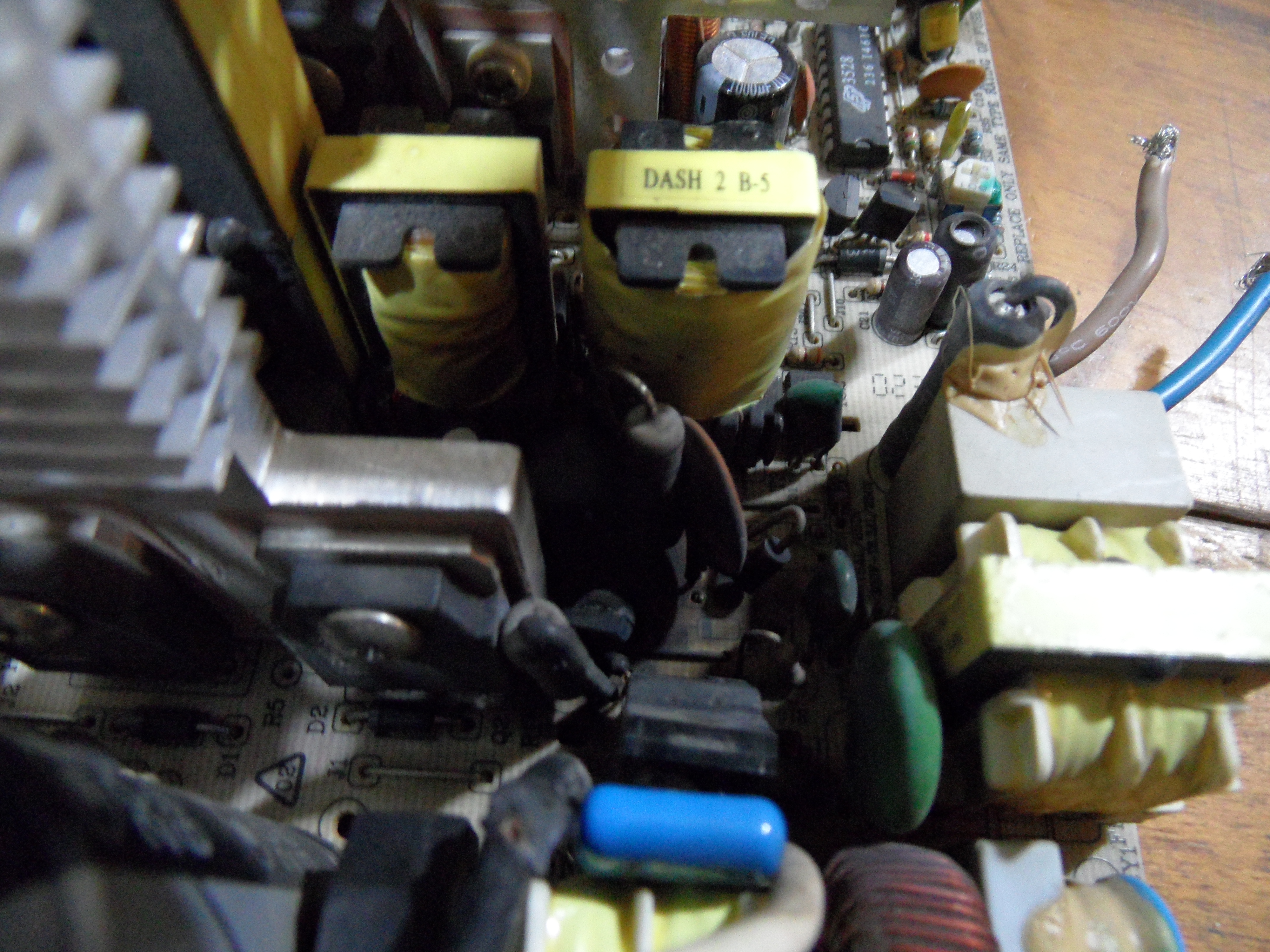 HuntKey model: LW-8250PLUS (V2.0)-Po zwarciu 5VSB spalone 8 rzeczy- i ...