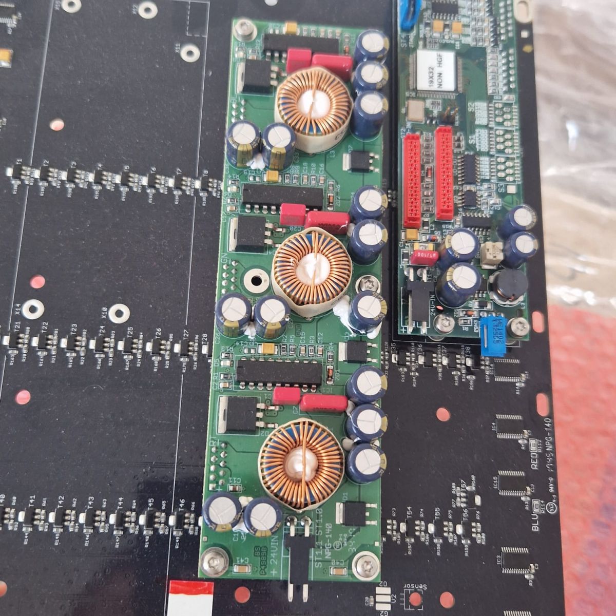 [Sprzedam] Wyświetlacze matrycowe do reklam i różne elementy do nich