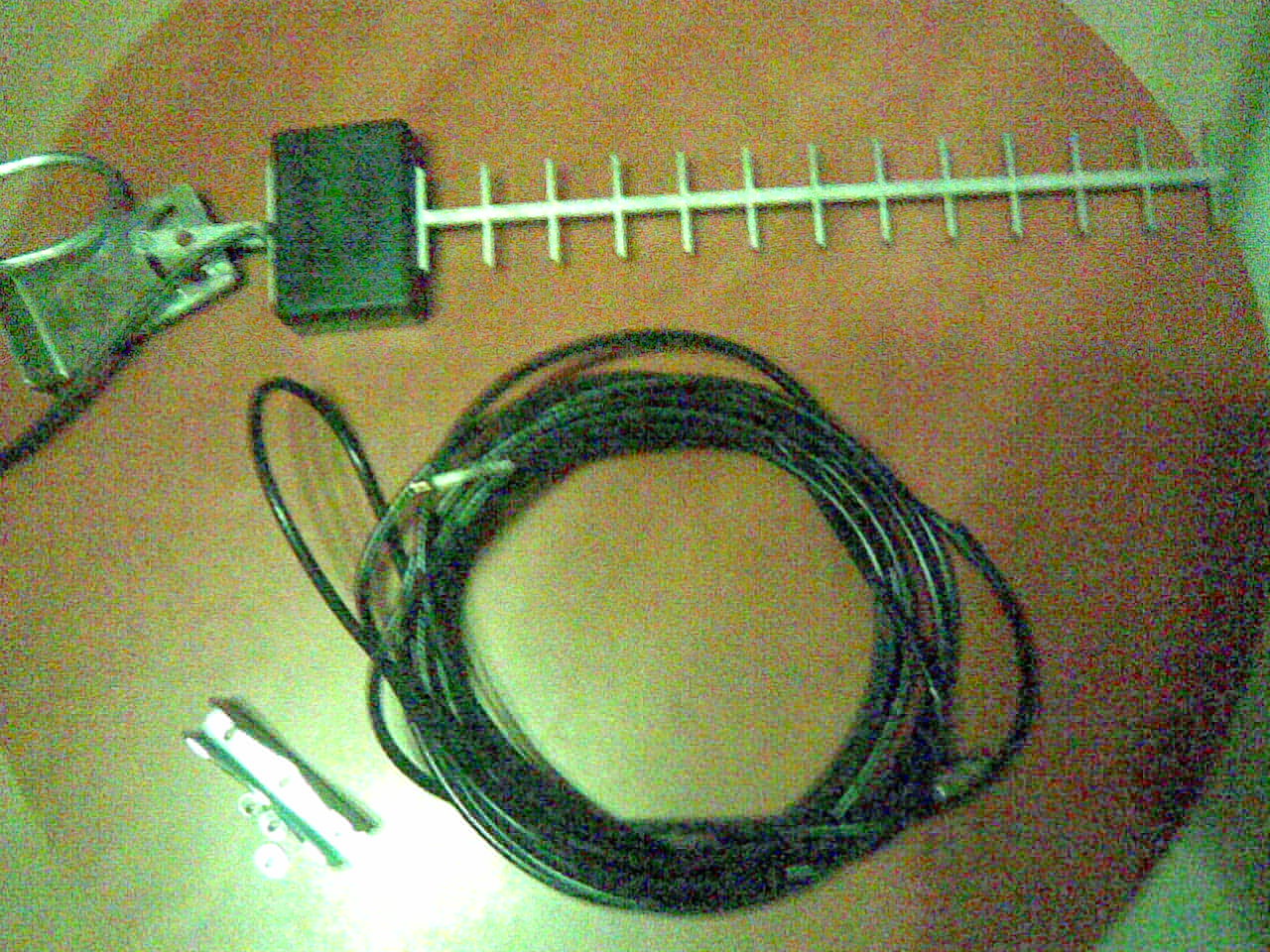 Czy antena 40-50 cm wzmocni sygnał modemu Huawei E122? Czy warto kupić ...