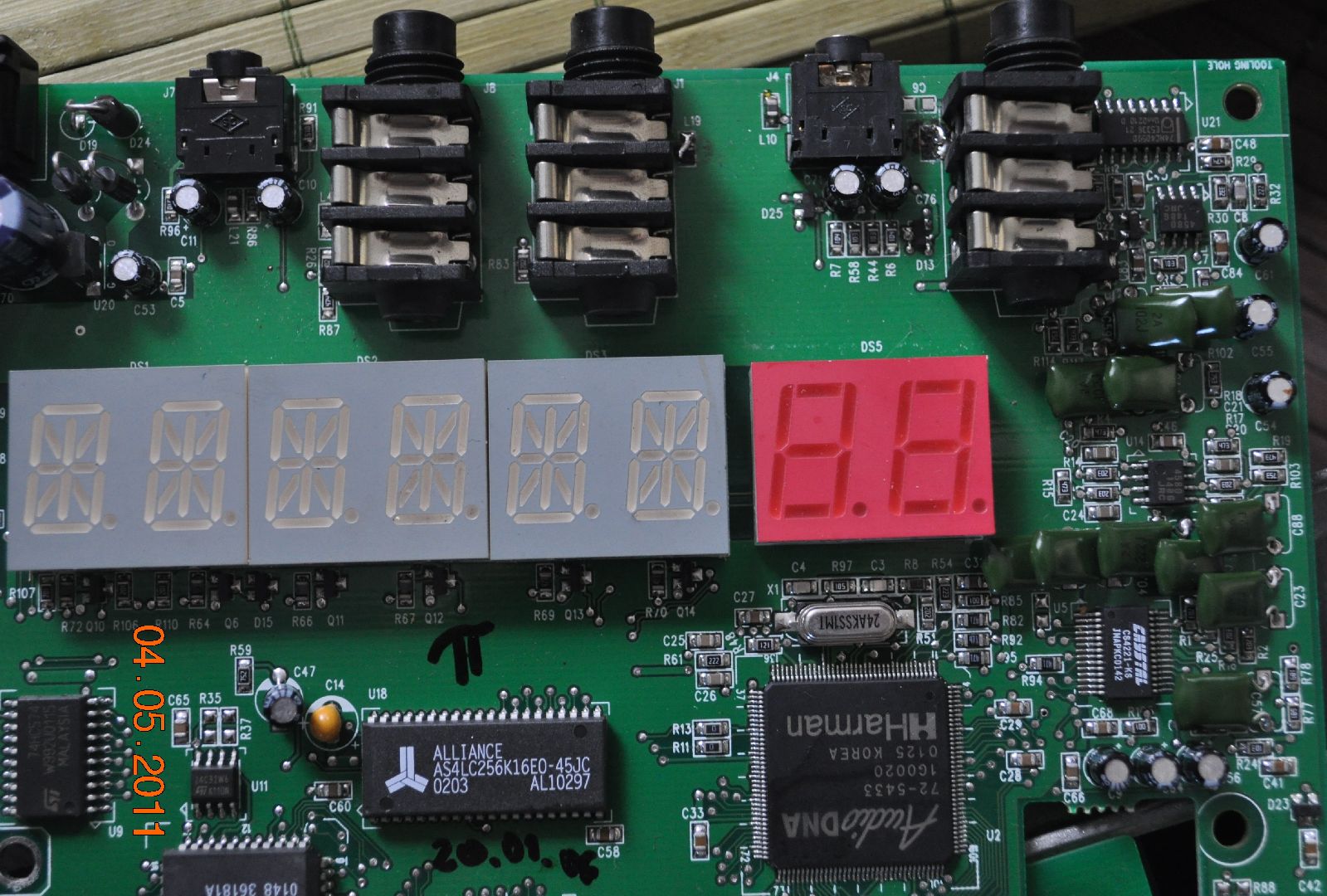 Efekt gitarowy Digitech rp300 / sam przełącza kanały