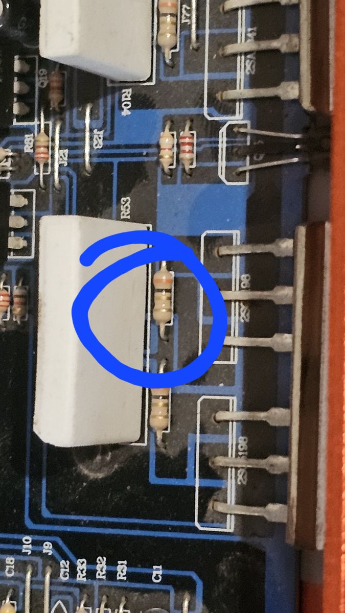 Jakie rezystory zastosować do wzmacniacza SP-A2200? Identyfikacja ze zdjęć