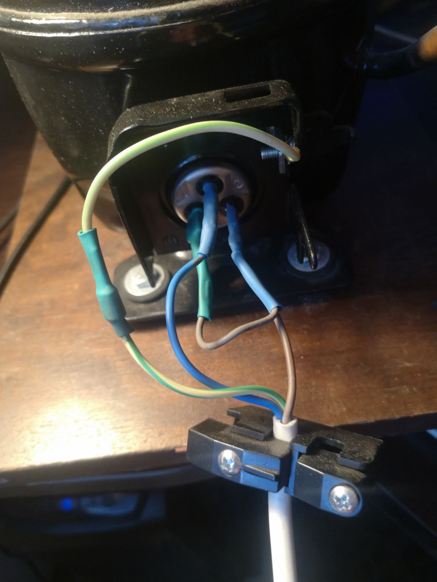 TG1110Y - Nagrzewanie się i zwarcie kompresora lodówki po kilku ...