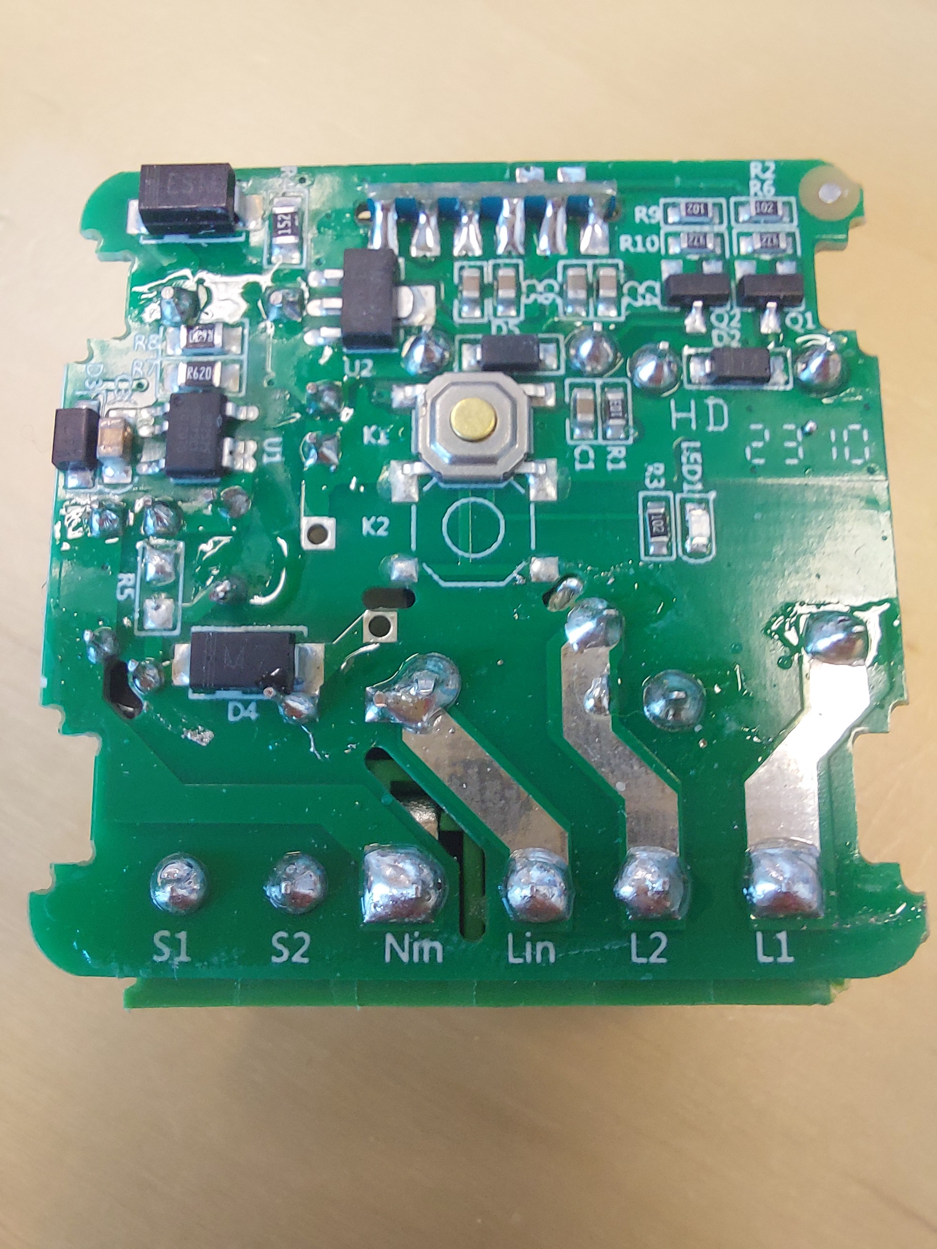 Understanding the Aubess FS-02HW Mini Smart Switch: A Detailed Look at Chip CB2S BL2028N