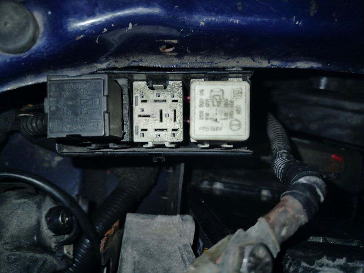 Astra G 2006, 1.6 Z16XEP: Wentylator chłodnicy pracuje non-stop, błąd ...