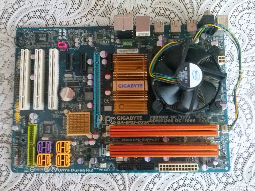 [Sprzedam] Gigabyte GA EP35-DS3R + C2D E4500 + DDR2 4GB 800MHz. Płyta BOX