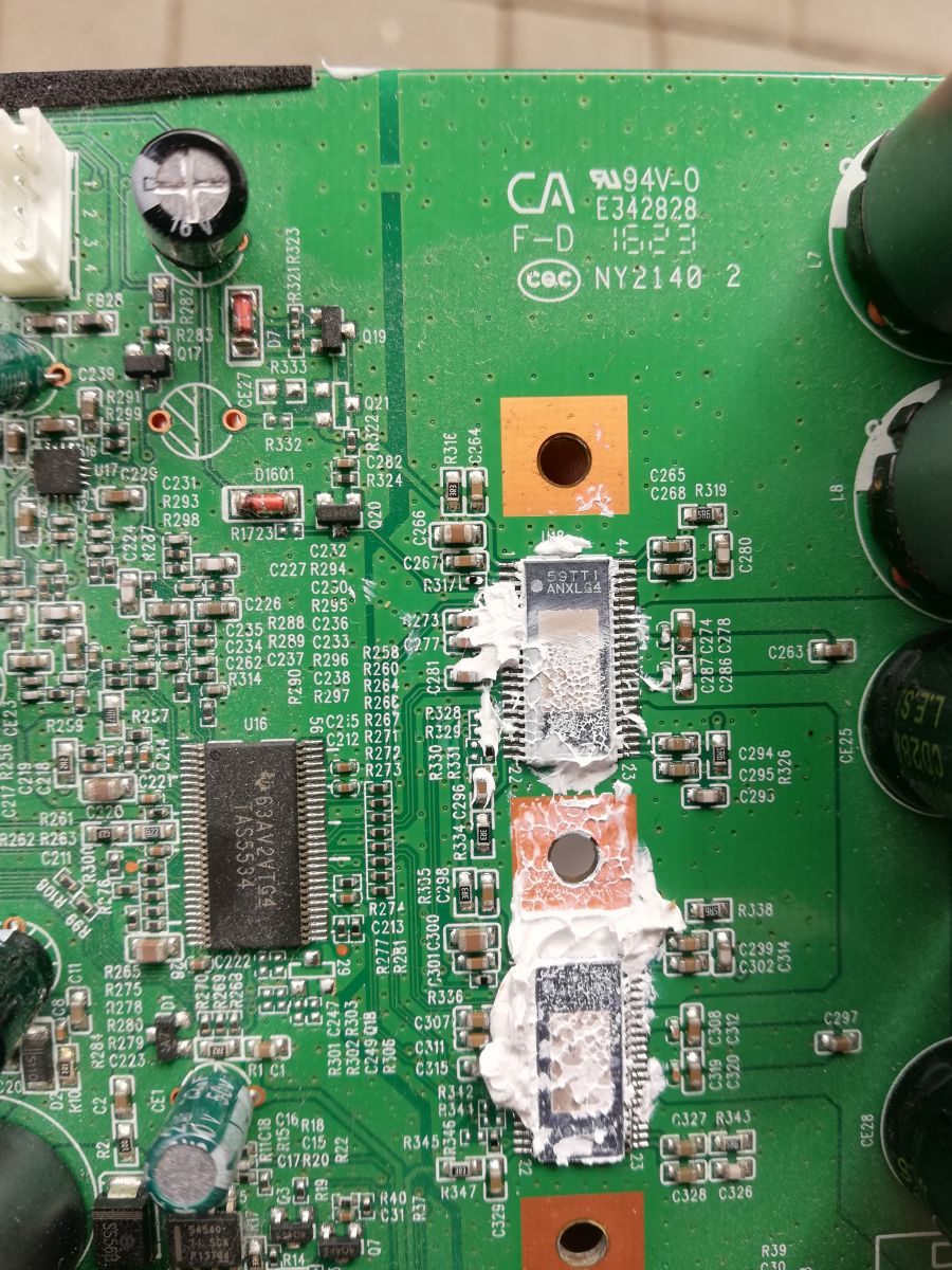 Kolumna Philips NX4 wyłącza się przy mocniejszej muzyce - co robić?