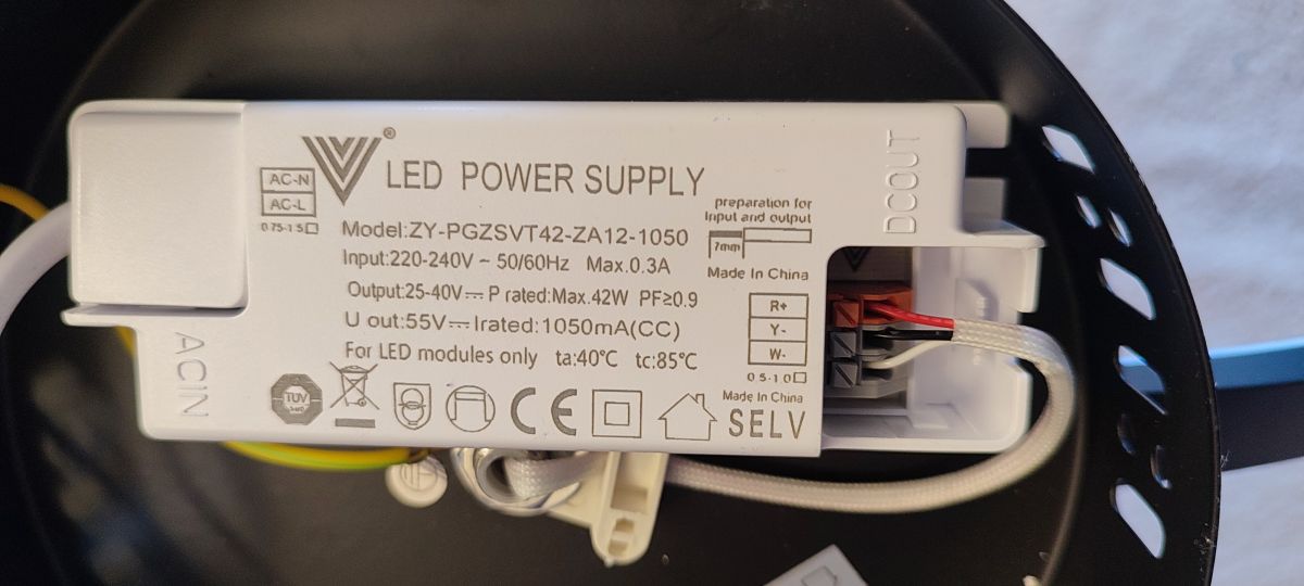 Jak podłączyć LED Controller do zasilacza z przewodami R+, Y-, W-