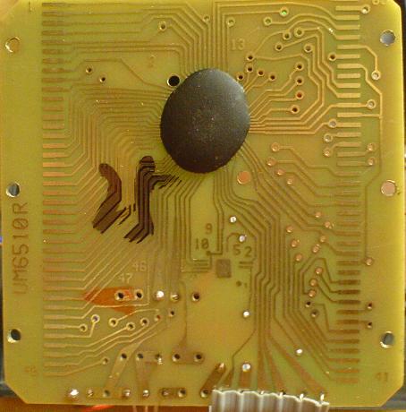 Stara elektroniczna gierka z 81 pinowym wyświetlaczem