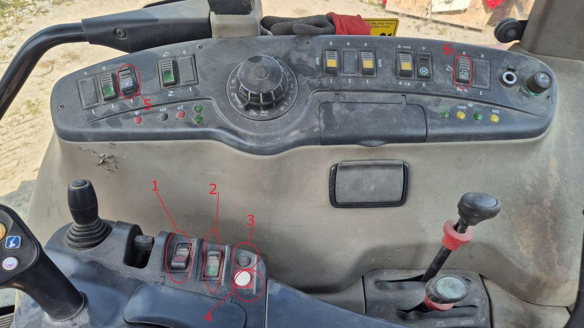 CASE CS 150 - Opis kontrolek na desce rozdzielczej, szczegółowe wyjaśnienia