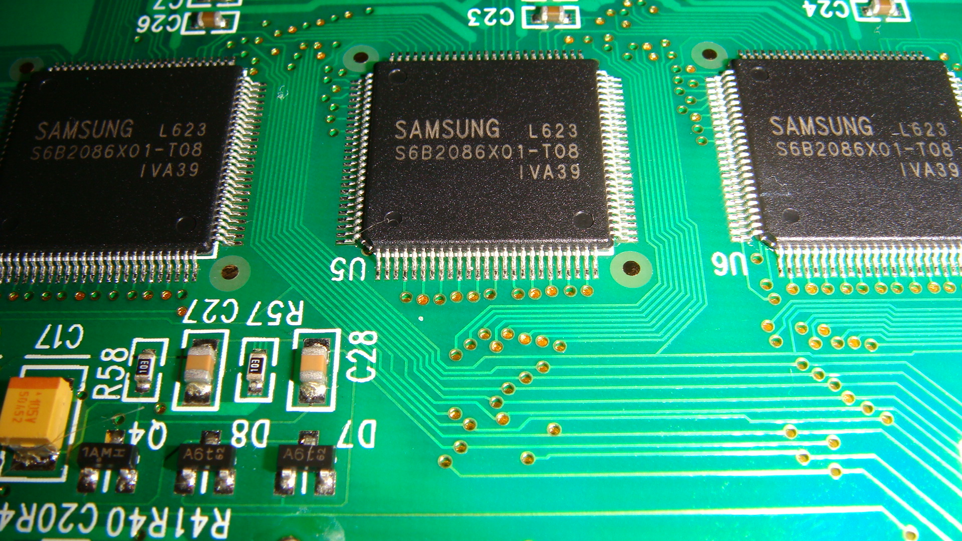 Jak naprawić poziome linie na matrycy Varitronix z układami Samsung ...