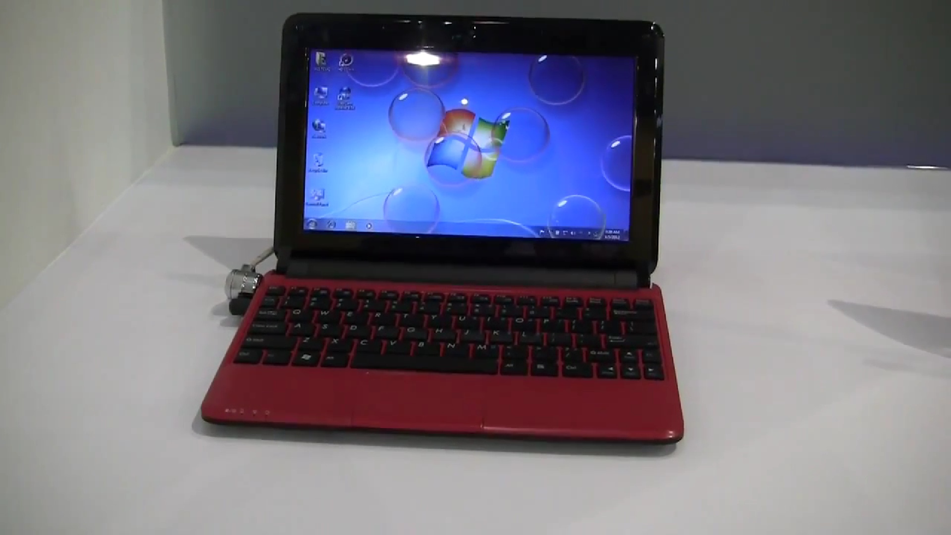 Clevo W217CUQ - netbook z Atom N2800 i Windows 7