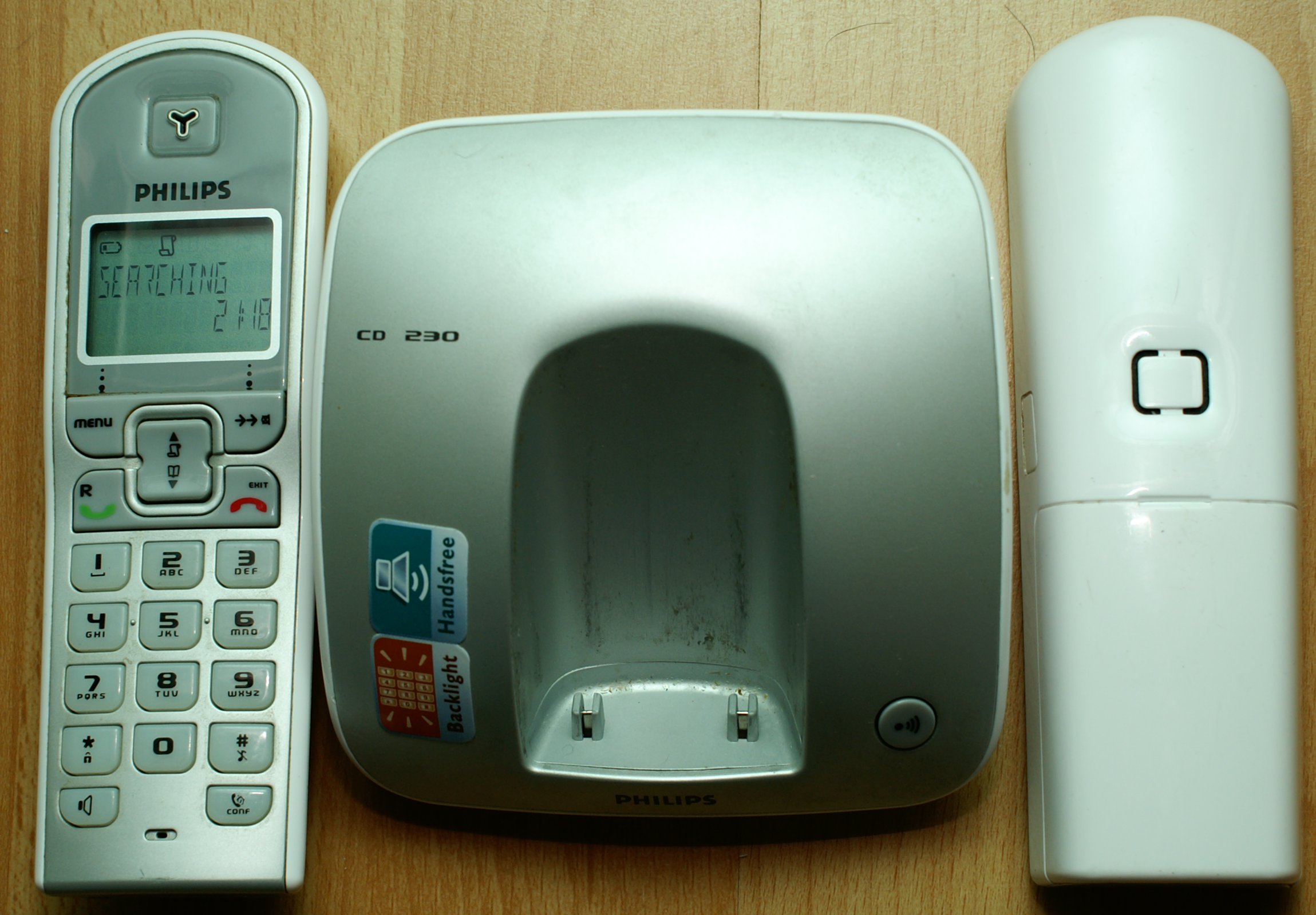 Philips CD 240 - brak sygnału po upadku bazy, przywołanie działa