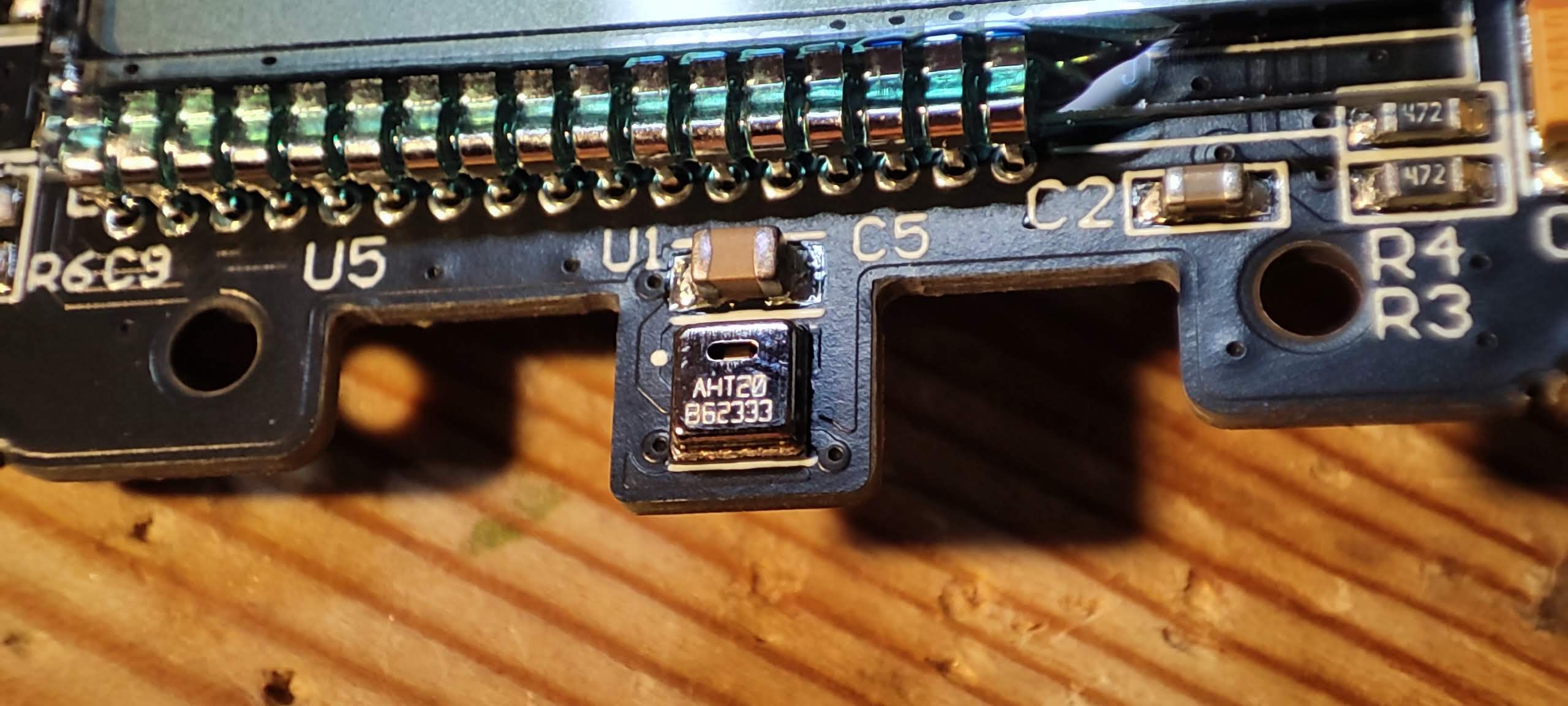 Investigating a battery-powered temperature & humidity sensor with I2C ...