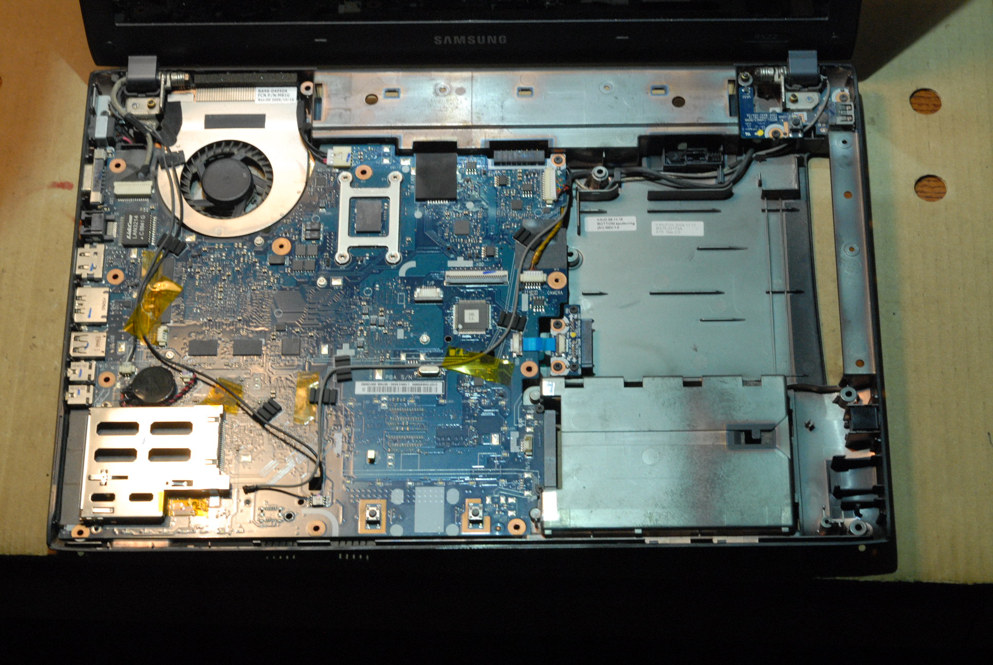 Samsung R522 - Prośba o identyfikacje elementu Samsung NP-R522H (NP ...