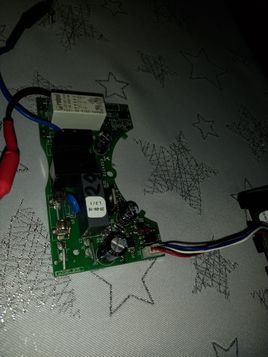 Bosch CNFW8B - uszkodzone sprzęgło zabieraka, spalony bezpiecznik ...