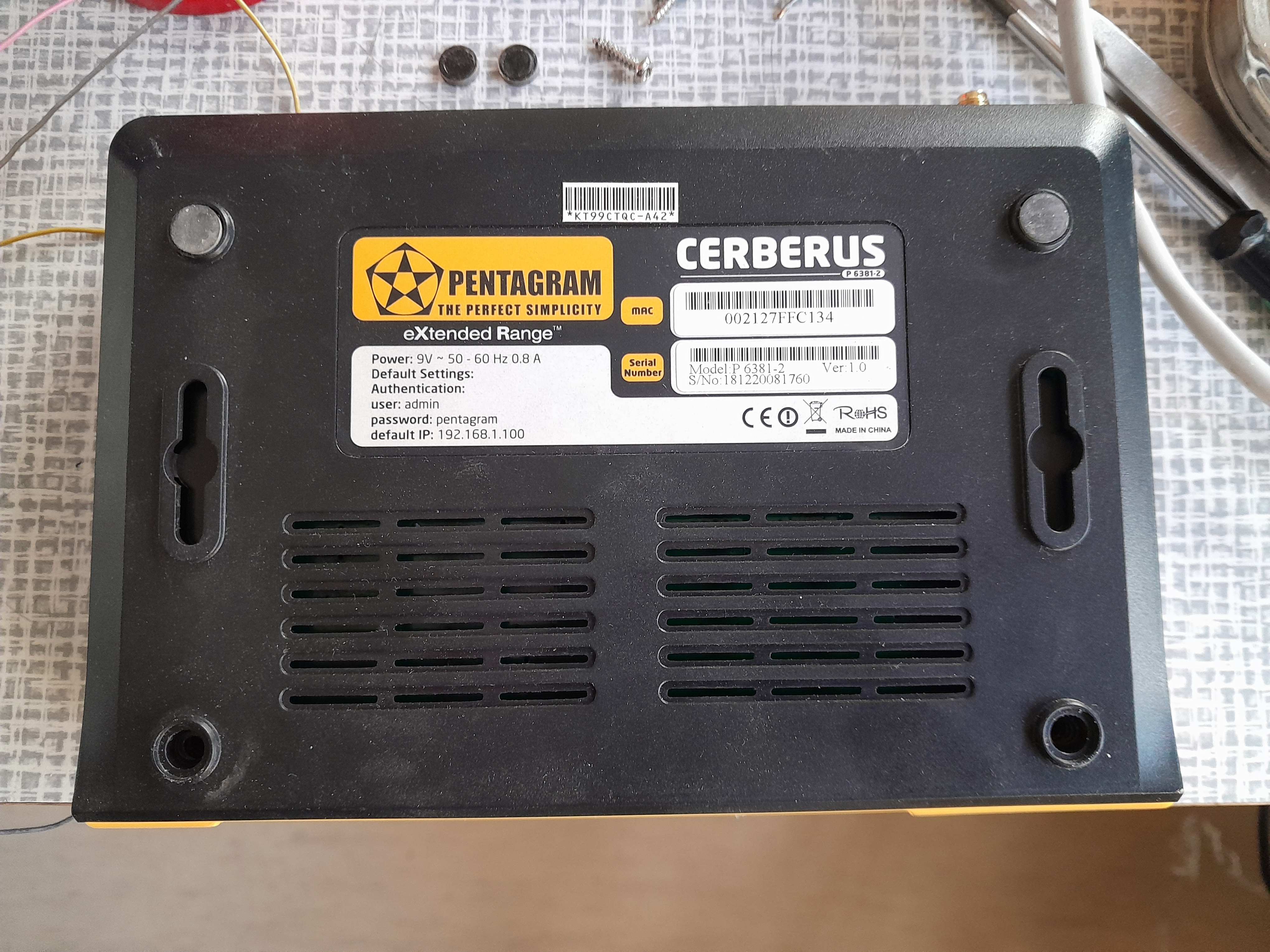 Wnętrze routera WiFi Pentagram Cerberus P 6381-2