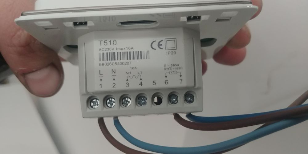 Montaż pieców akumulacyjnych Dimplex VFMi40 i XLE100 - sterowanie i ...