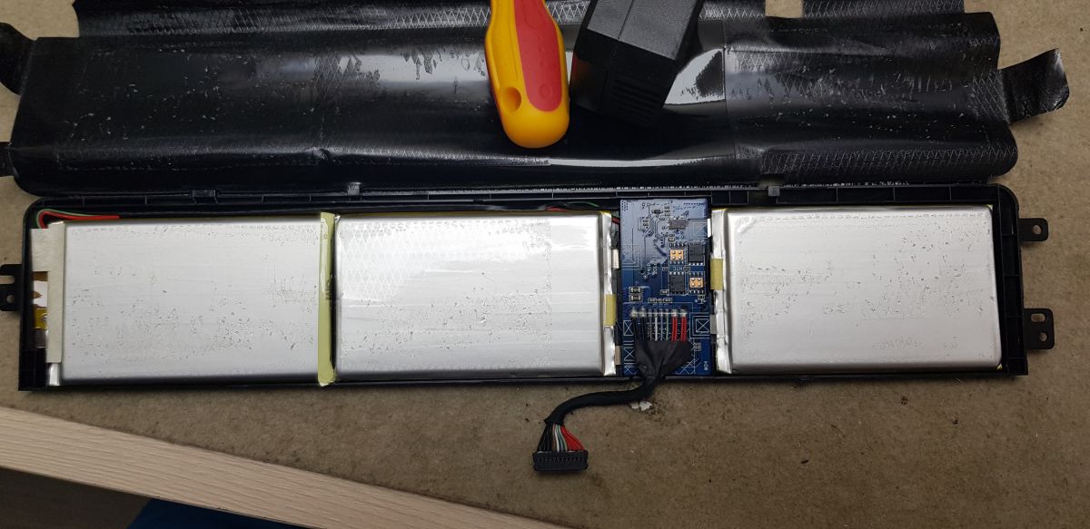 Lenovo 700 15-isk: Bateria L14M3P24 nie działa bez zasilacza, mimo ...