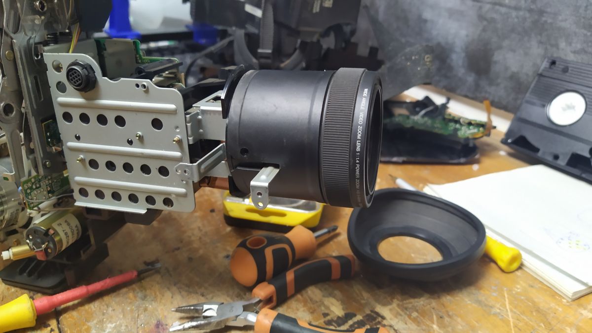 [Rozwiązano] Jak naprawić głowicę VHS w kamerze Panasonic M3000, która ...