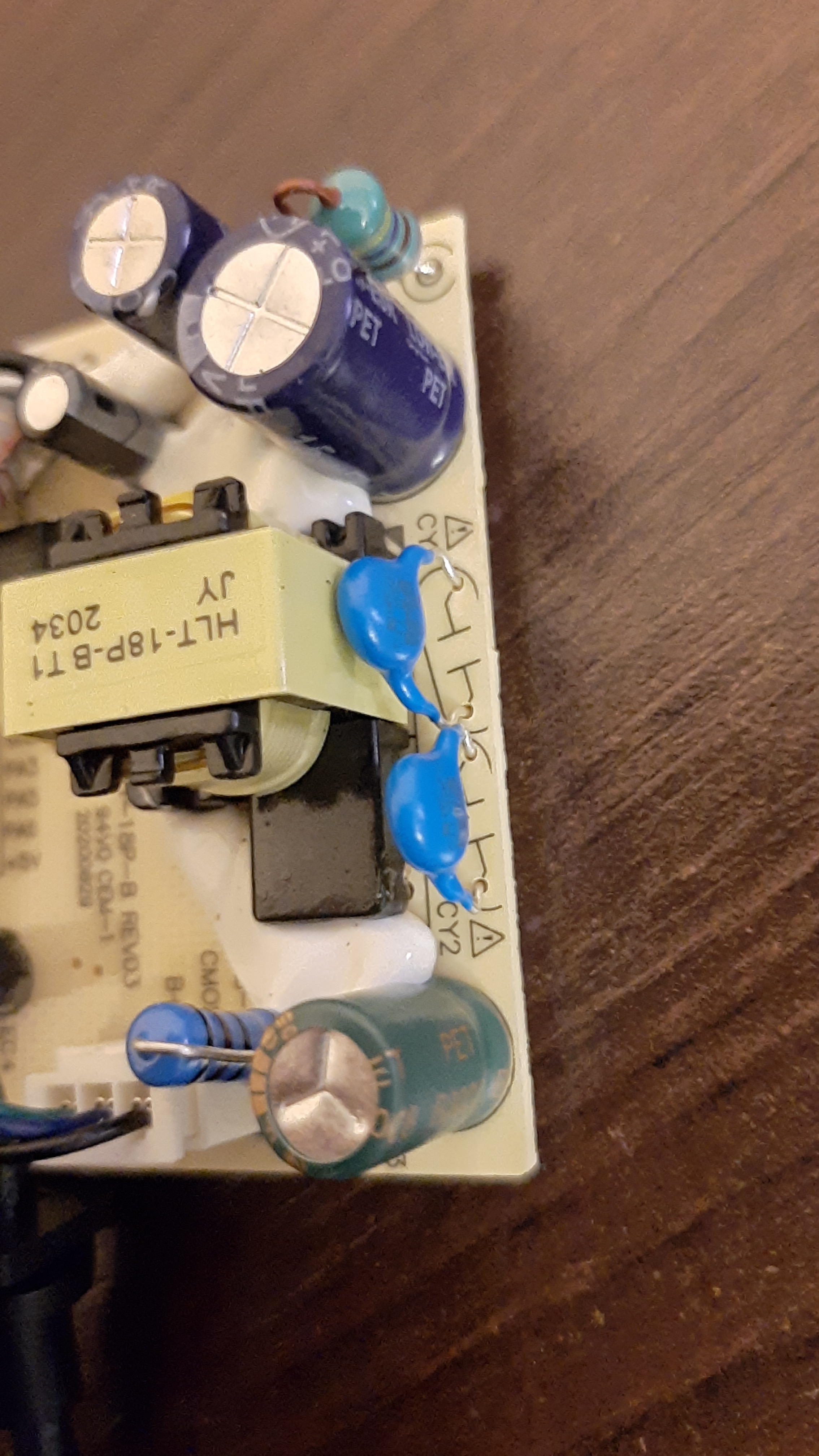 Ładowarka MC2805B-V – podłączenie 3 przewodów do ładowania 7x18650 ...