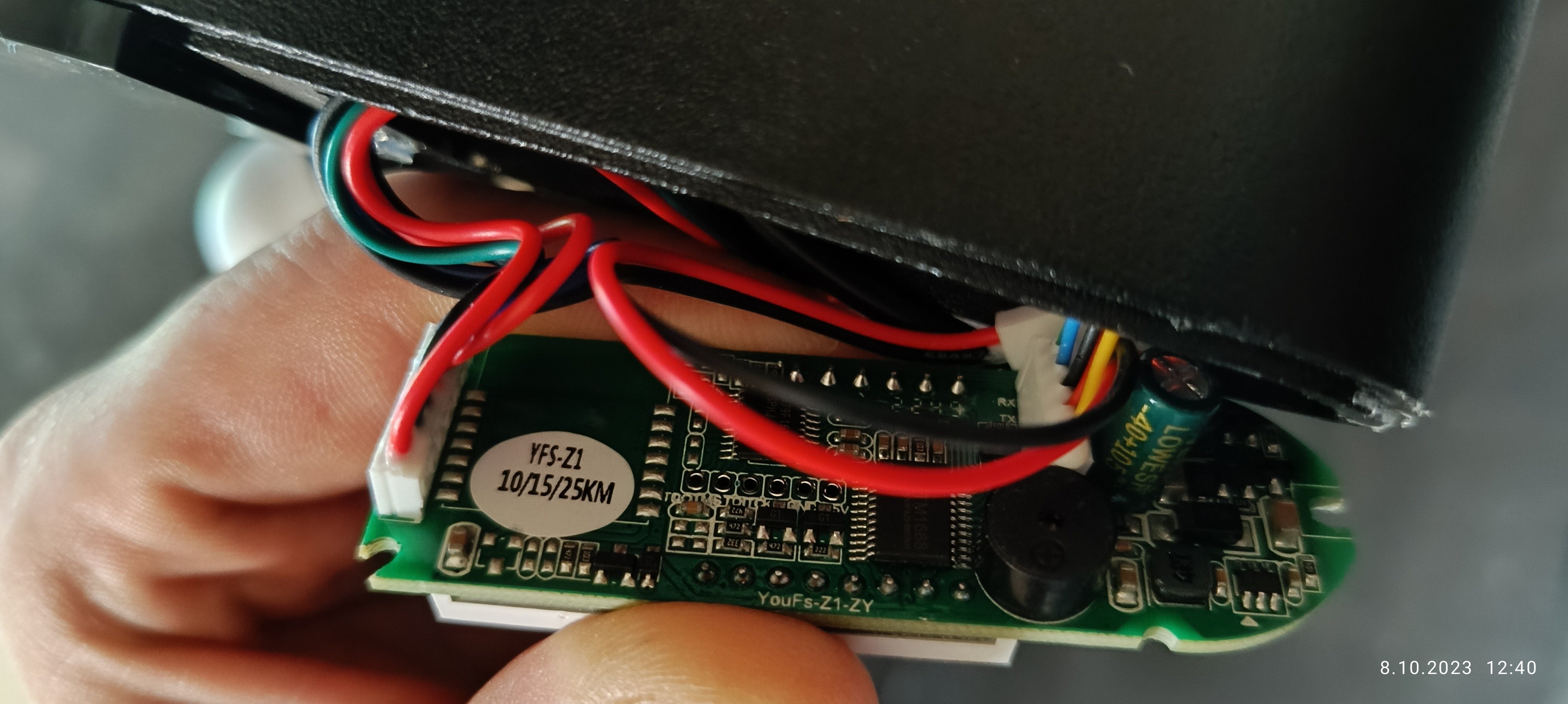 Hulajnoga X11, klon Xiaomi M365: Moduł Bluetooth na wyświetlaczu YouFs ...