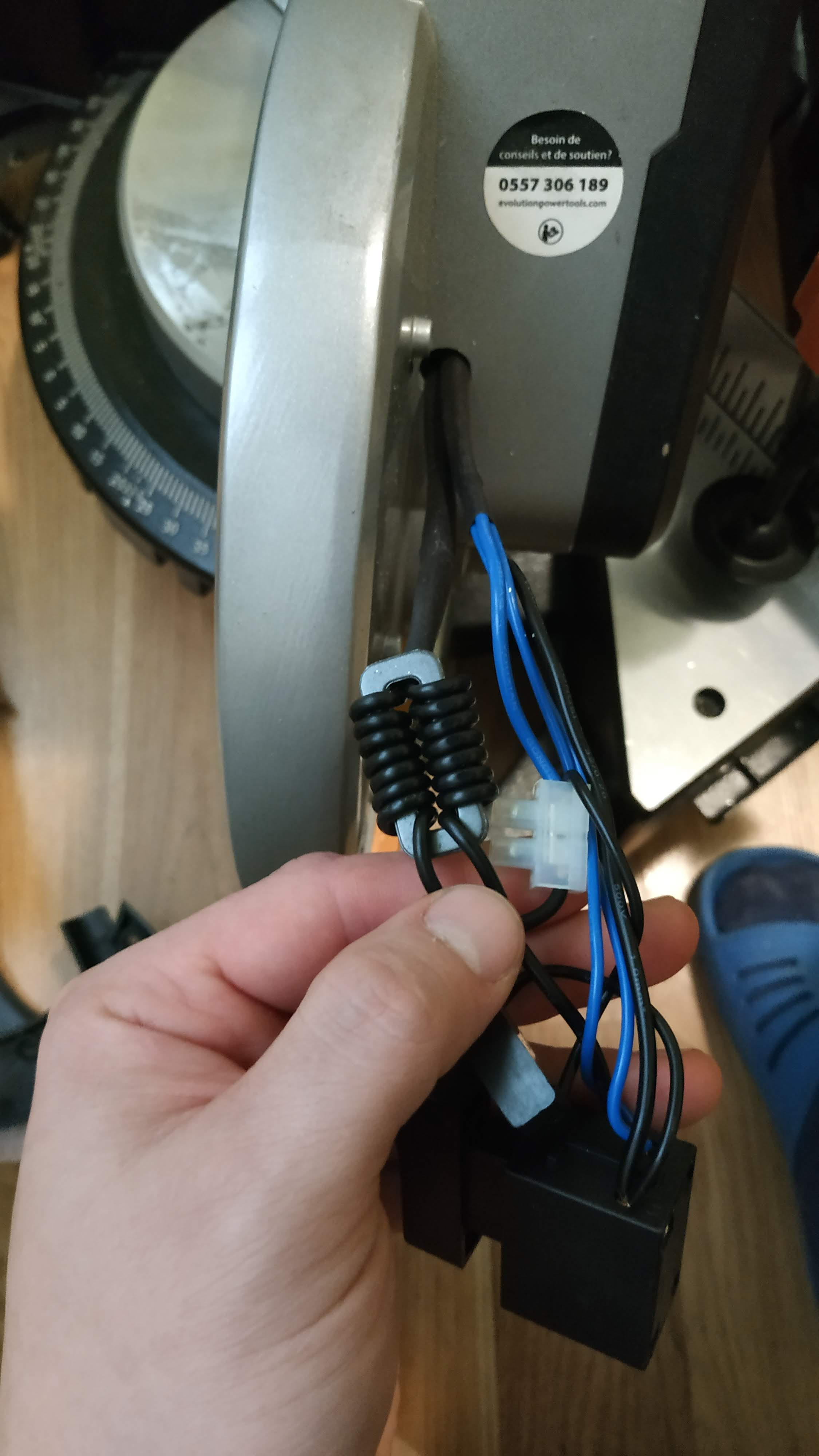 Jak obniżyć obroty ukośnicy Evolution Rage 3-DB do cięcia stali?