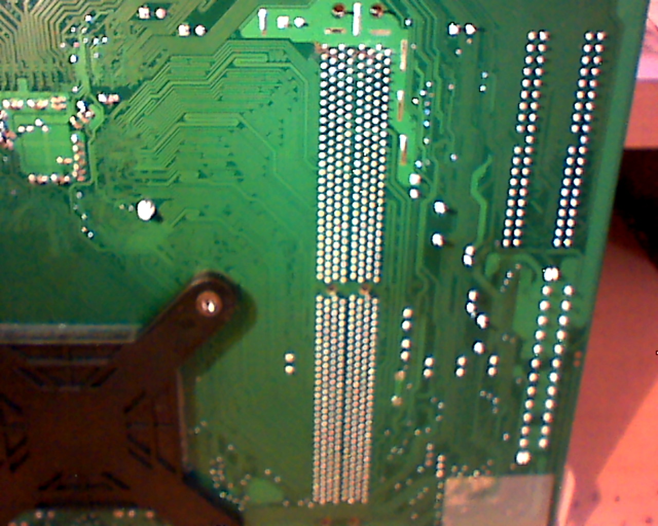 Jak zmostkować spaloną ścieżkę RAM na płycie MSI MS-7301?