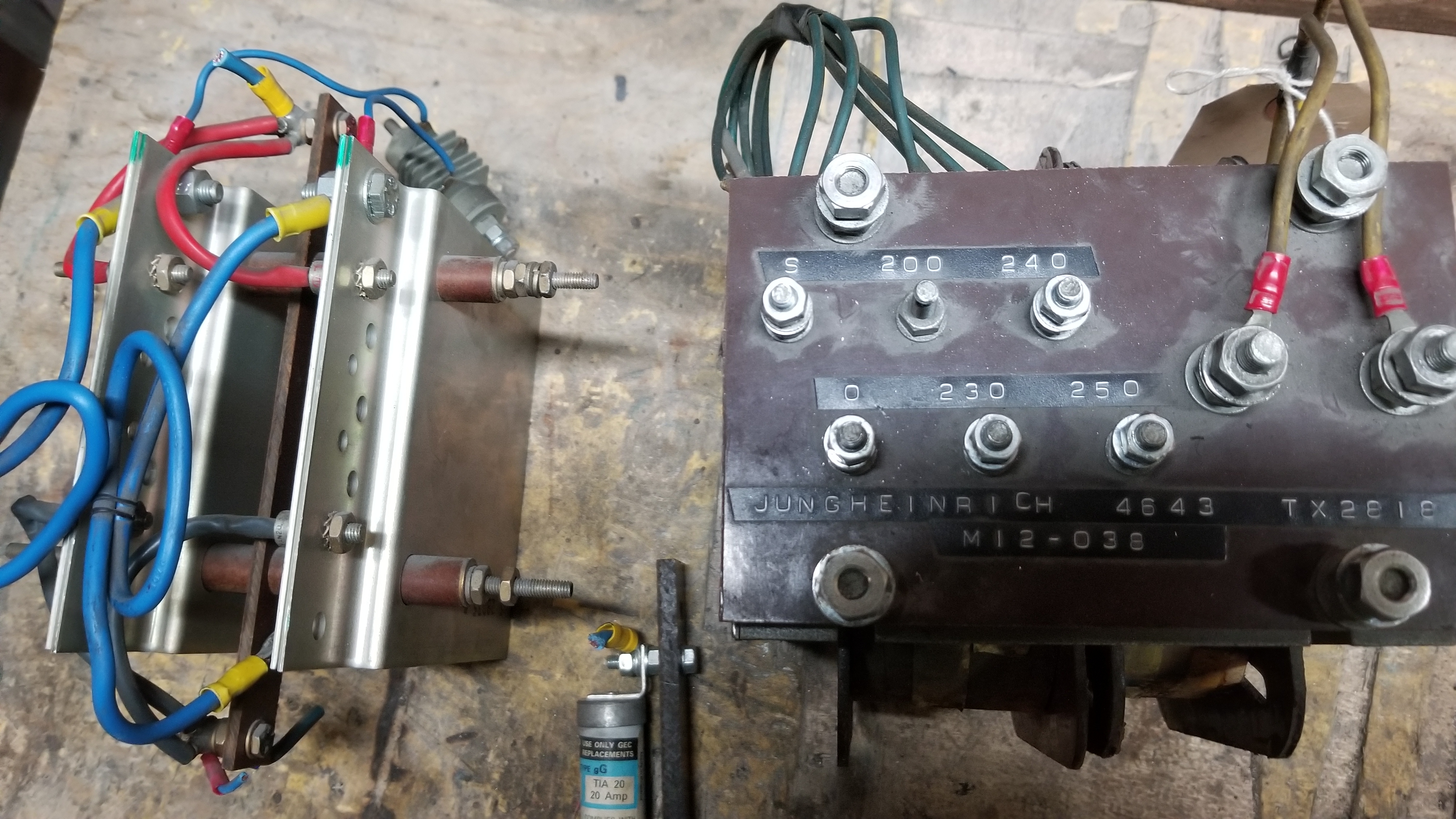 [Rozwiązano] Jak przekształcić stary prostownik 24V/15A na 12/24V z ...