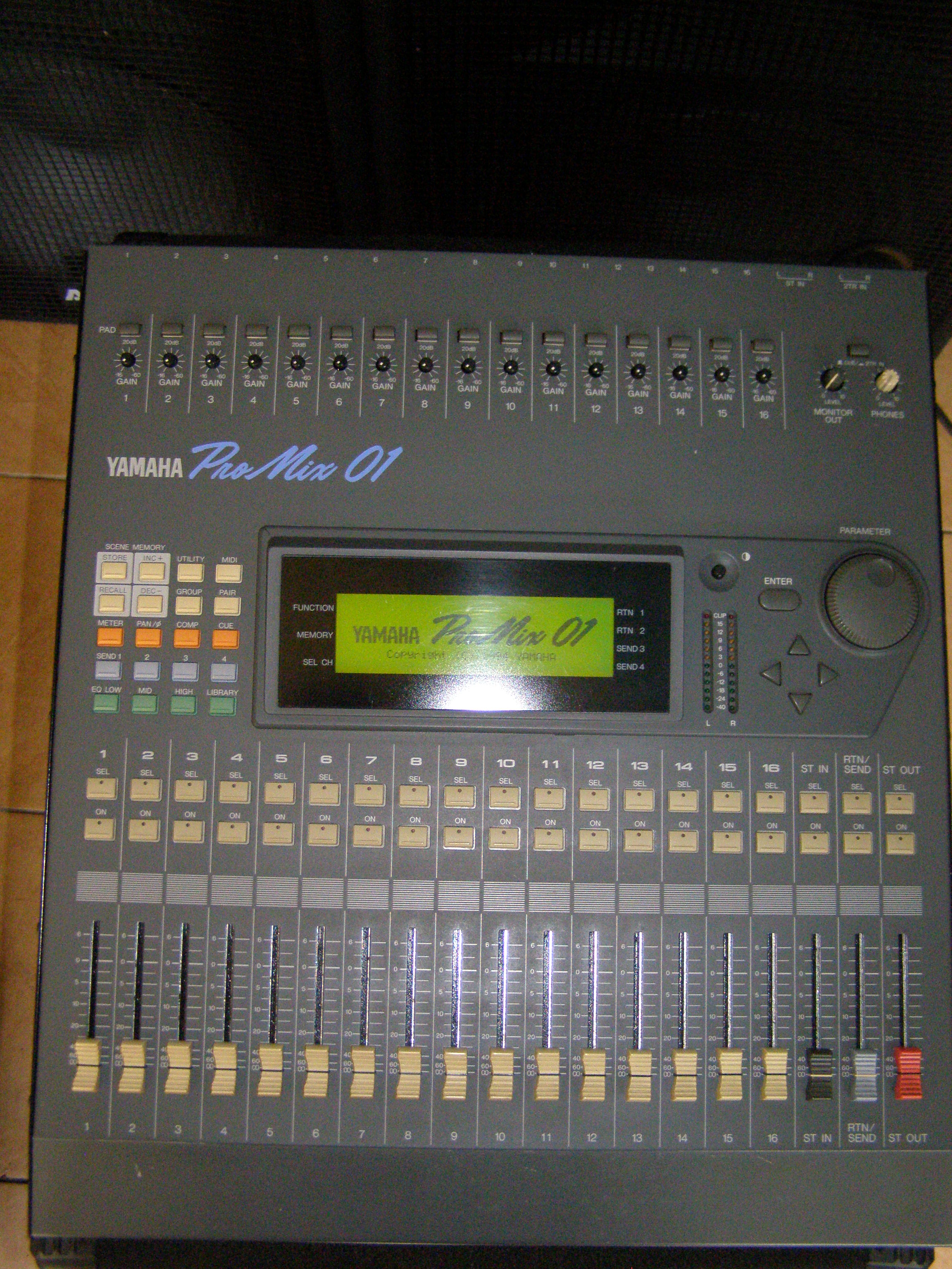 [Sprzedam] Mikser Yamaha ProMix 01 Cyfrowy zamienię