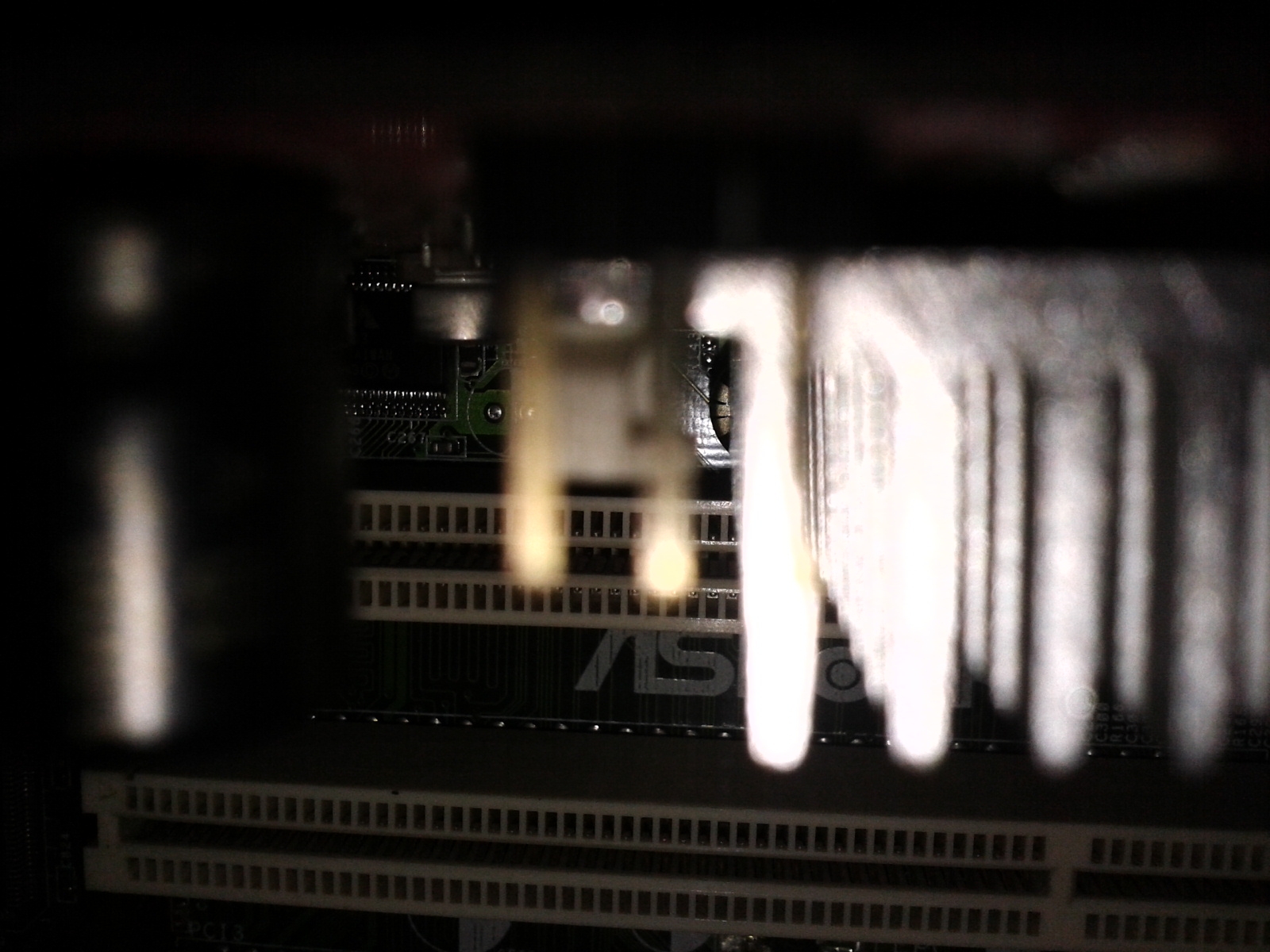 [Rozwiązano] ATI RADEON R92LE-C3S 9200SE - 3-piny ustawienie zworki