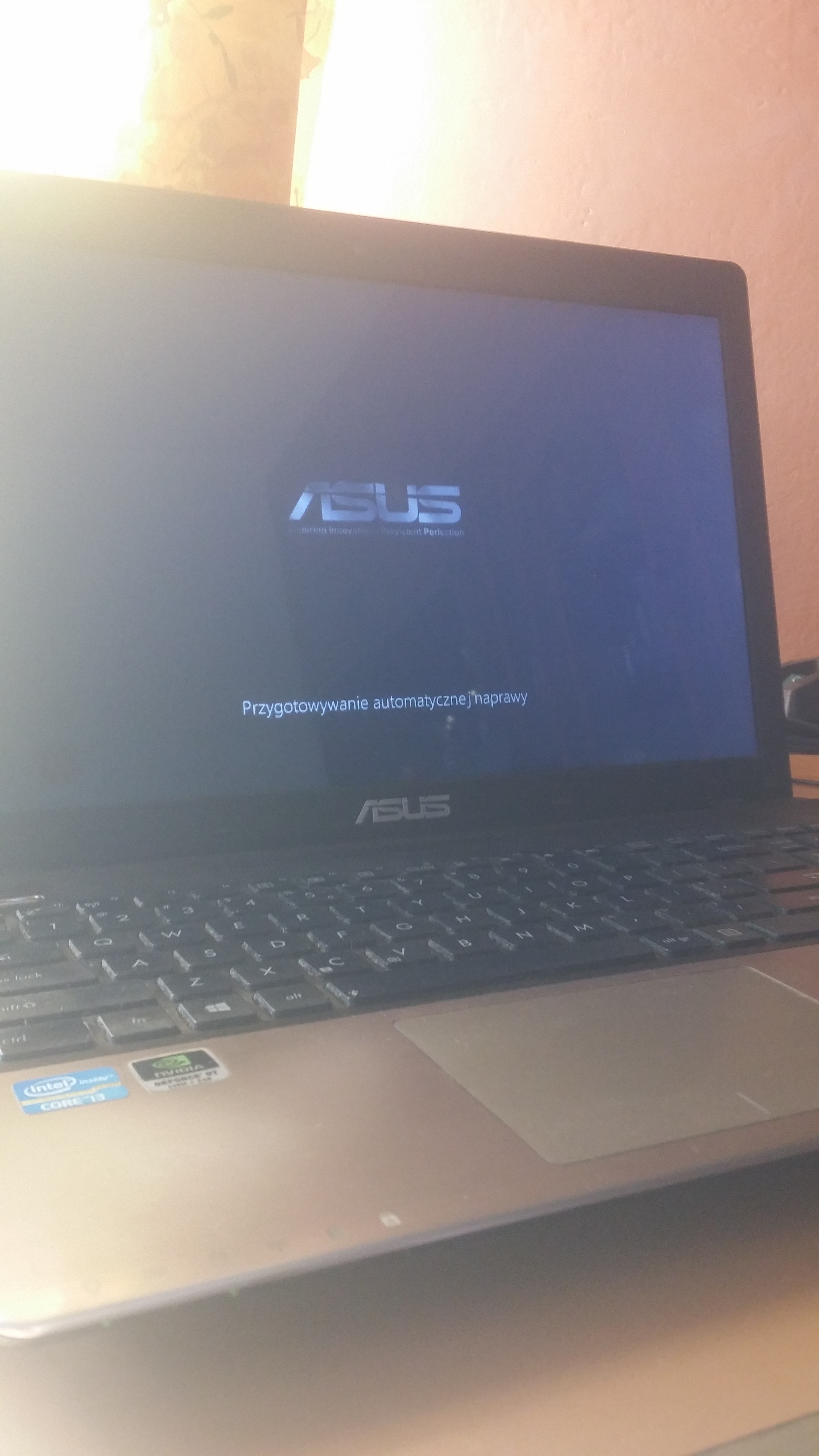 ASUS r500v win 8 - Po aktualizacjach nie uruchamia sie