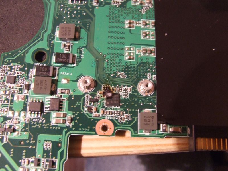 Asus Eee PC 904HD - po podł. zbyt wysokiego V jest 'martwy'