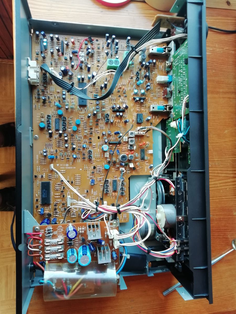 [Rozwiązano] Deck NAD 6340 pyrka na obu kanałach bez wkładanej kasety