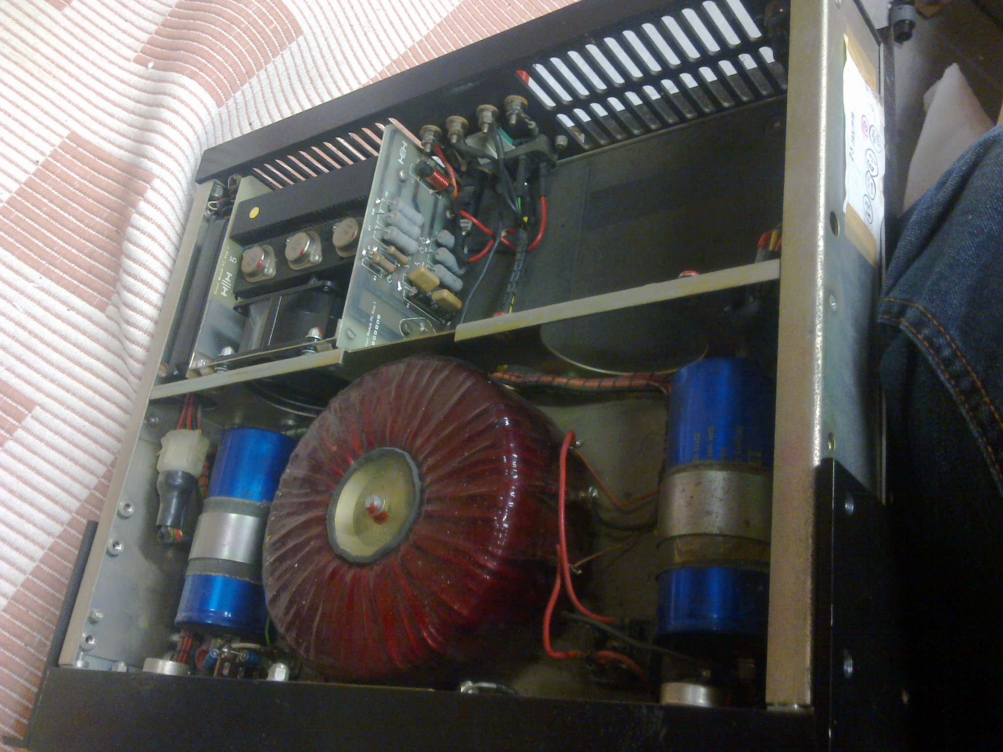 HH Electronics s 500-D Jeden kanał działa Brak Radiatora Tranzystorów ...