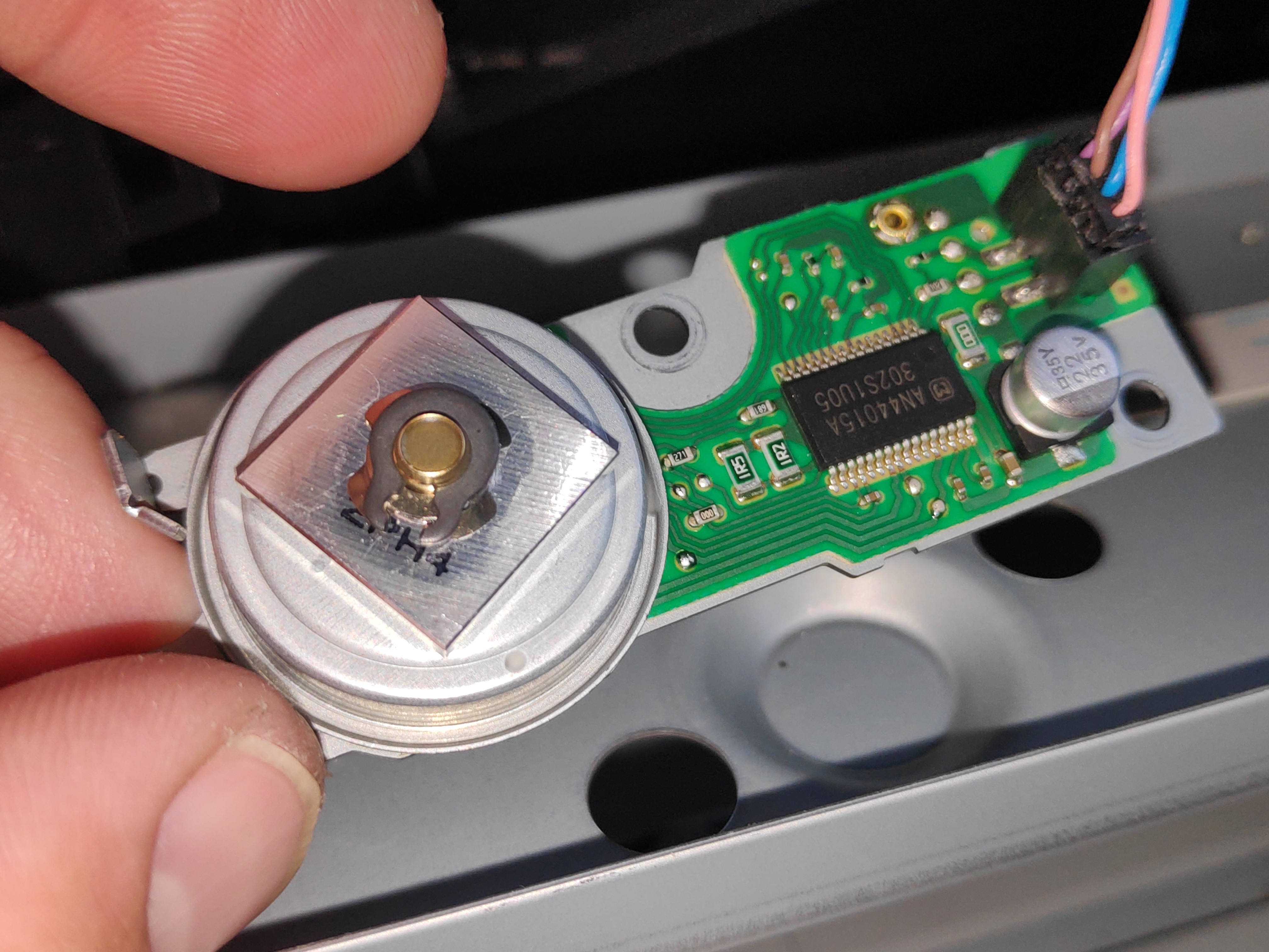 HP Laserjet 1102 - Silnik lasera nie kręci a laser (w kamerz IR) świeci ...