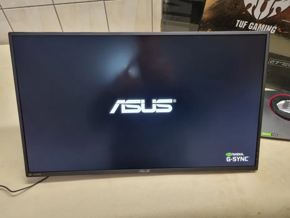 Asus TUF VG27AQ z pionowymi paskami przez HDMI - co robić?