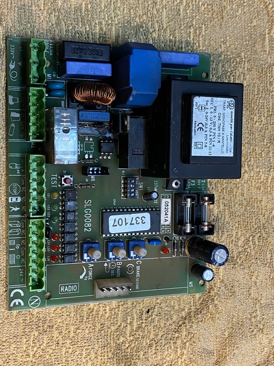 LiftMaster LM50 potrzebna identyfikacja elementów PCB lub schemat