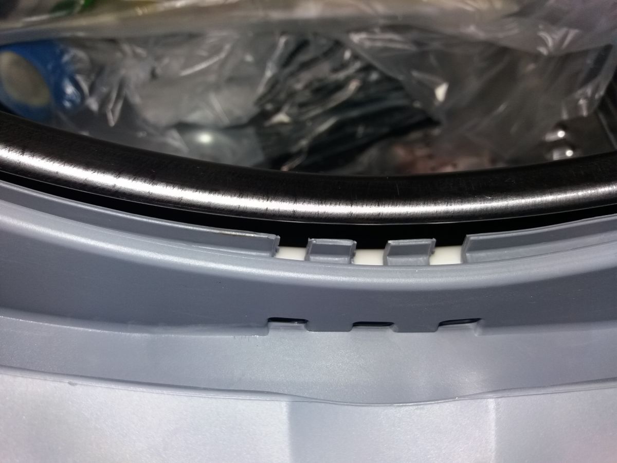 Pralka LG F2WV7S8S1E - duża szczelina przy bębnie - elektroda.pl