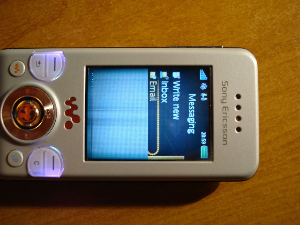 SE W580i - wyświetlacz działa w połowie - lcd czy taśma?