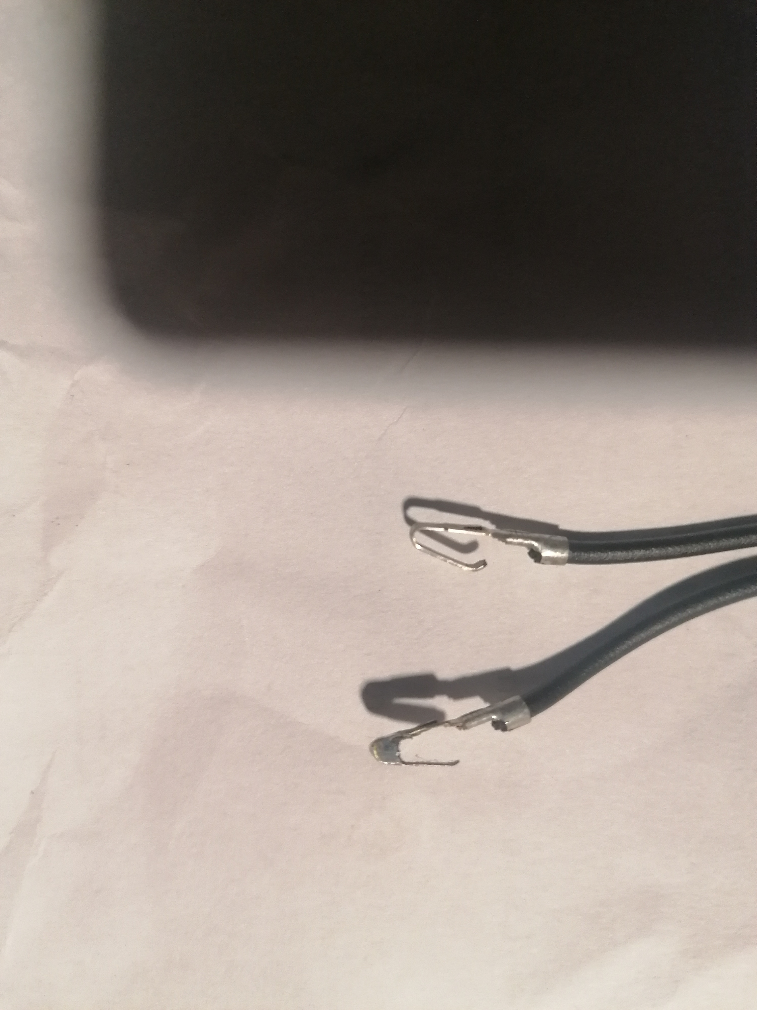 Uszkodzony sprężynowy konektor gniazda immobilizera: jak go naprawić ...