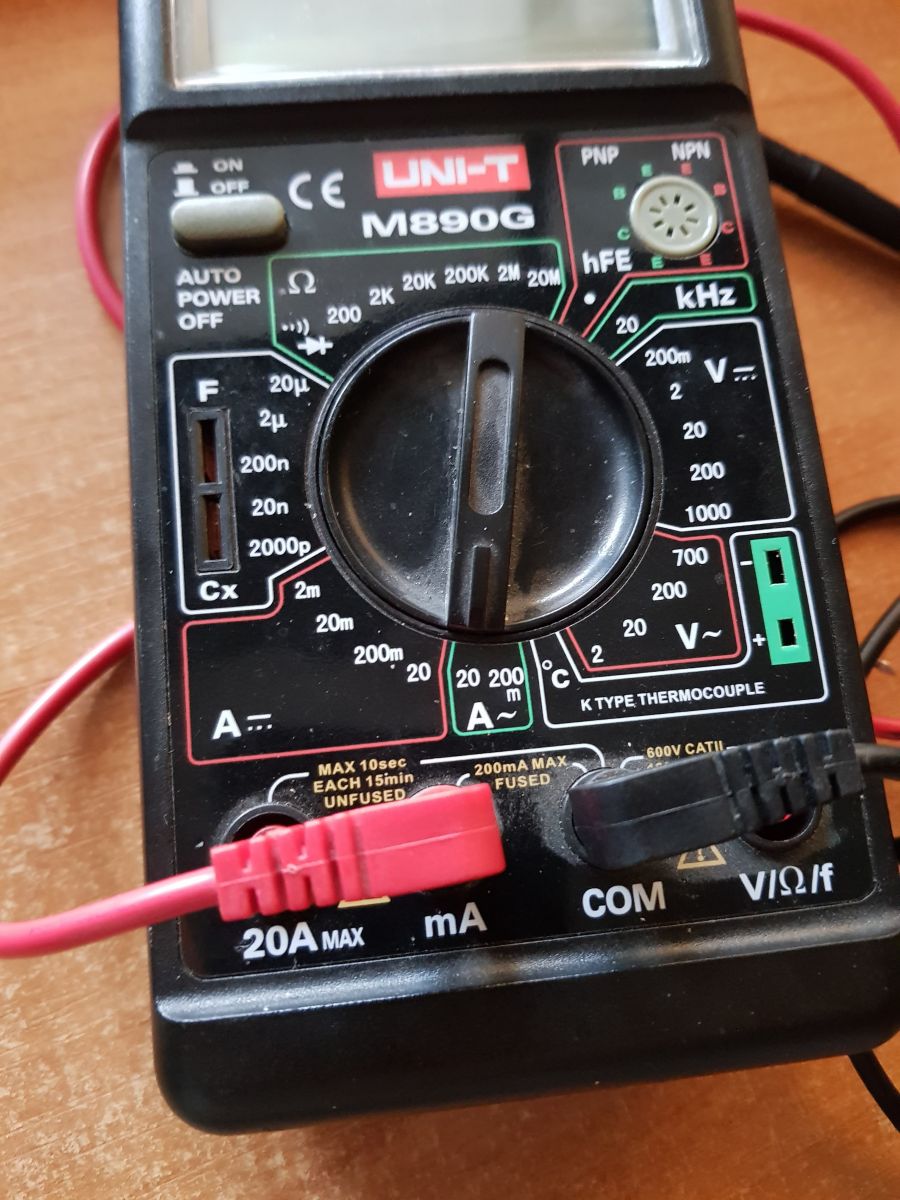 Jak dokonać pomiaru poboru prądu? Multimetr uniwersalny M890G.