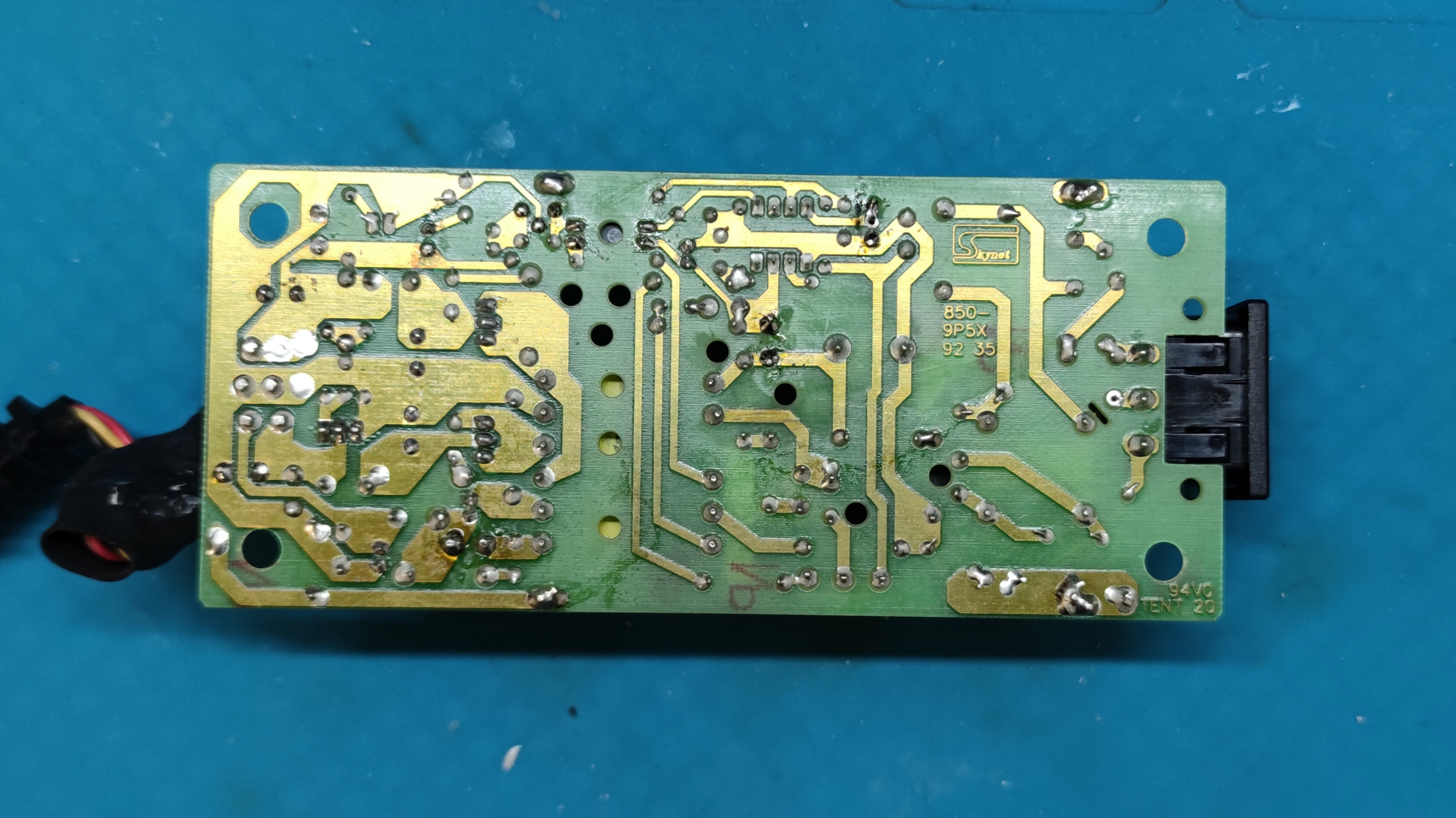 [Rozwiązano] Zasilacz Skynet SK8085 - niestabilne napięcia, mrugająca dioda