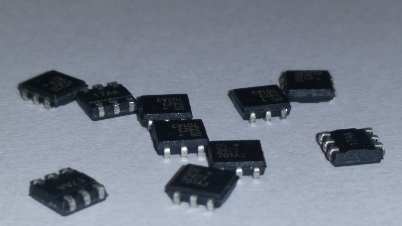 [Sprzedam]DS2423 DALLAS 1-wire poczwórny licznik 32bitowy + pamięć