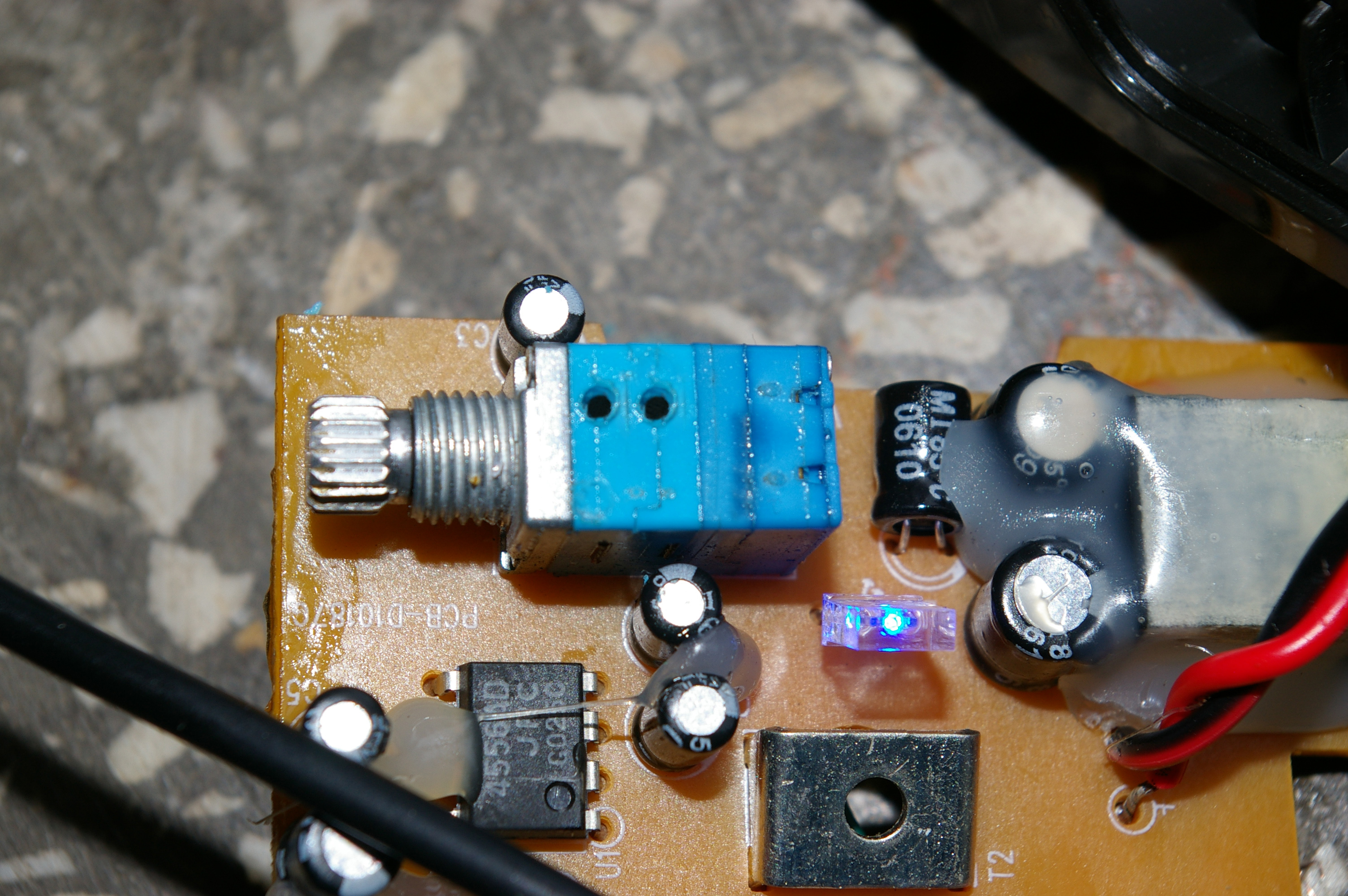 Jak wyczyścić potencjometr w Creative Inspire T6100? Gdzie użyć Kontakt ...