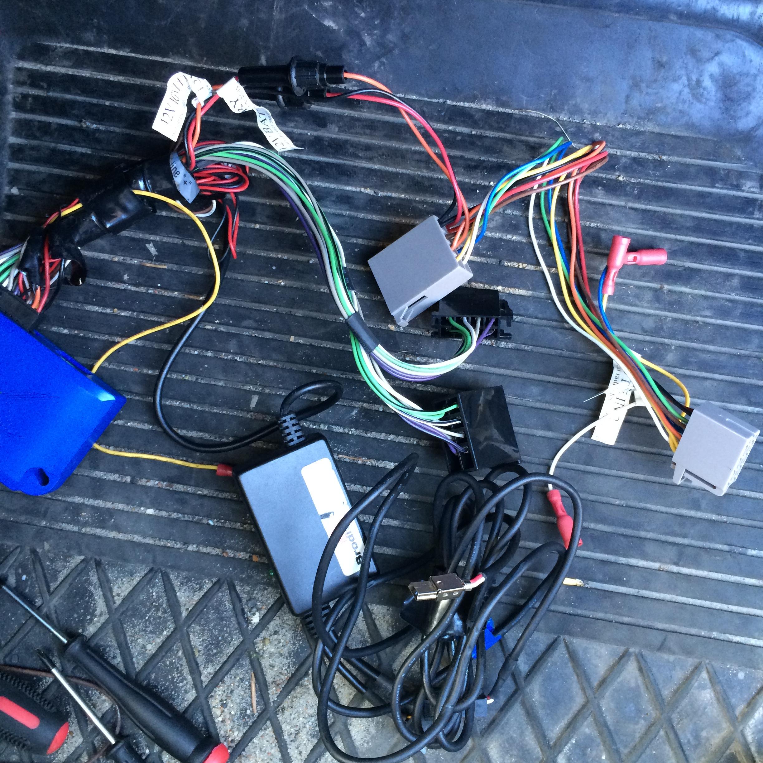 Parrot 3400 LS-GPS - Jak podłączyć do Megane III 2008? Co to za kostka ...