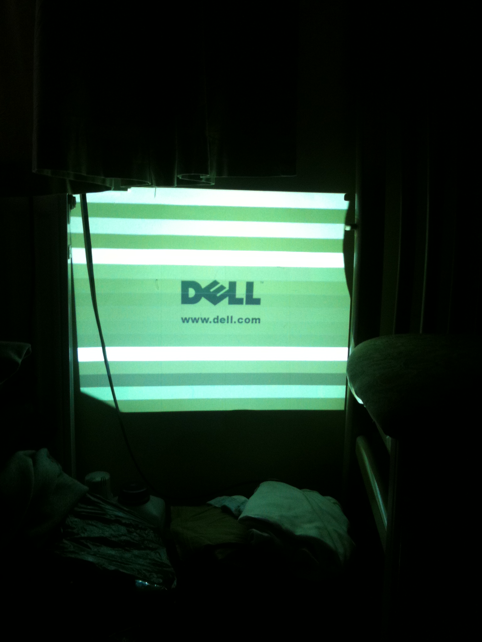 Dell 3200MP - migające paski na obrazie, co może być przyczyną?